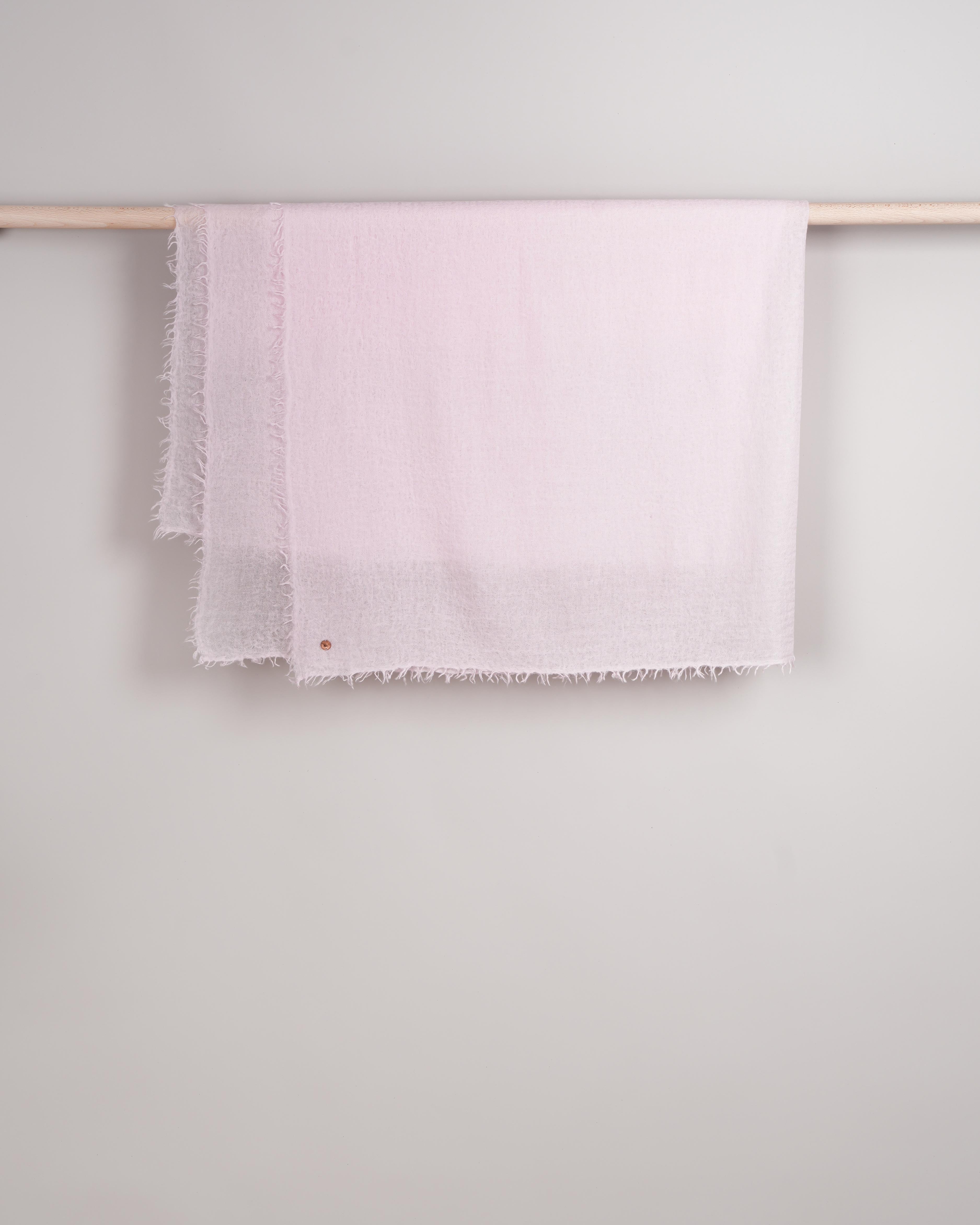 Eco-Shahtoosh Carré barely pink – Bellona Cashmere & Horn GmbH