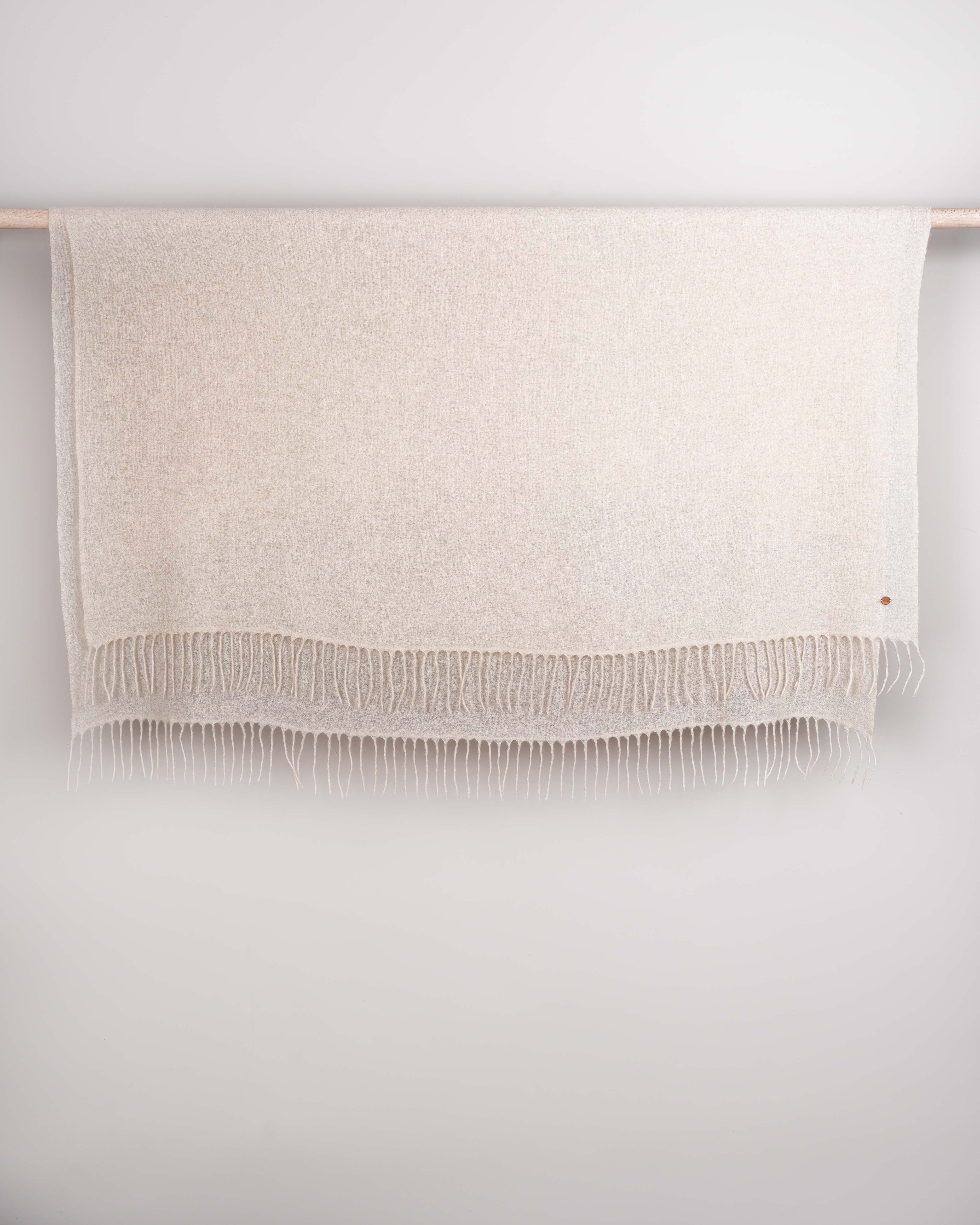 Kunjo cashmere scarf, natural beige – Bellona Cashmere & Horn GmbH